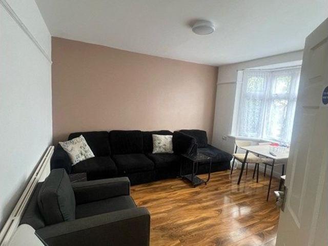 Hounslow, Hounslow TW3, 3 bed detached house to rent, £2,350 pcm | PrimeLocation