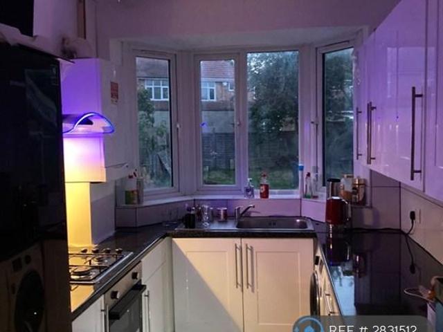 Hounslow, Hounslow, TW3 3 bed detached house to rent £3,250 pcm £750 pw