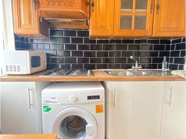 Hounslow, Hounslow TW3, 1 bed flat to rent, £1,350 pcm | PrimeLocation