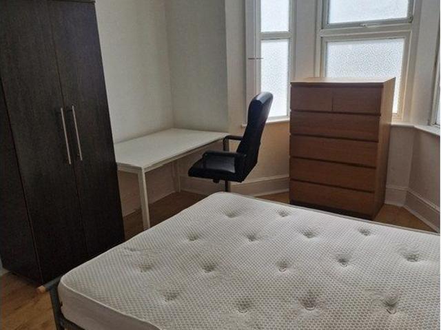 Hounslow, London TW3, Room to rent, £750 pcm | PrimeLocation