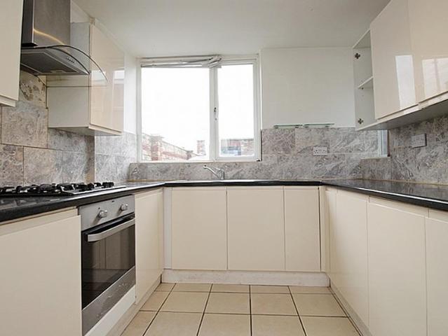 Hounslow, Middlesex, TW3 6 bed terraced house to rent £2,600 pcm £600 pw