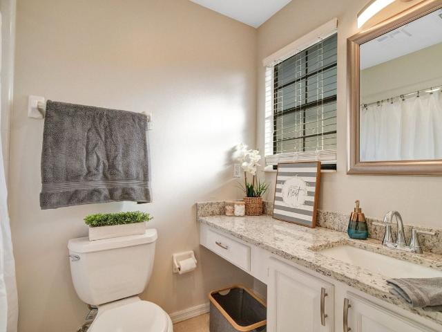 Hourglass Flats | Modern 1 Bedroom Apartments in Orlando, FL 1 Bedroom Apartment for Rent at 2690 Curry Ford Rd, Orlando, FL 32806 Lake Terrace