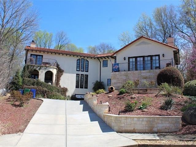 House with pool and garden