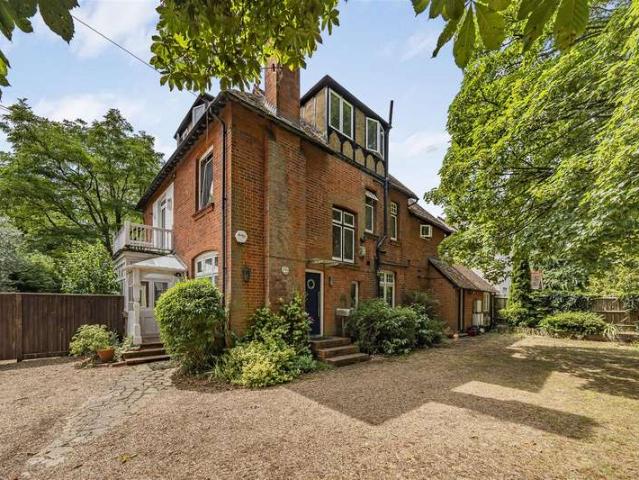 4 Bedroom Maisonette Flat