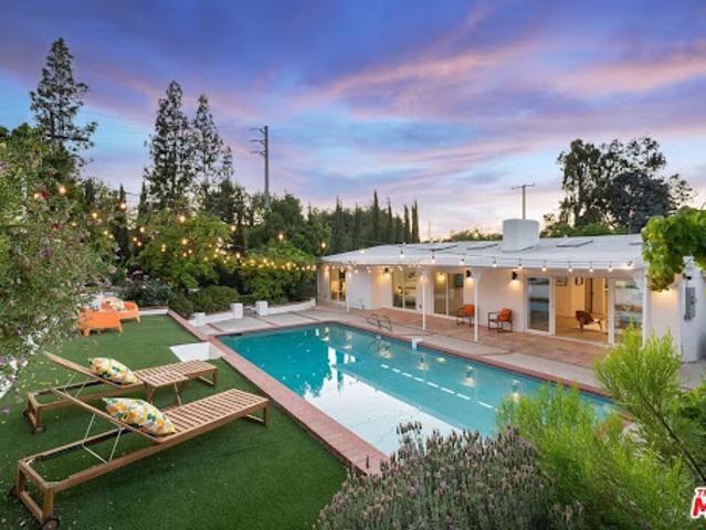 House with pool and garden