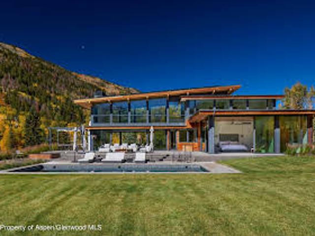 House with pool and garden