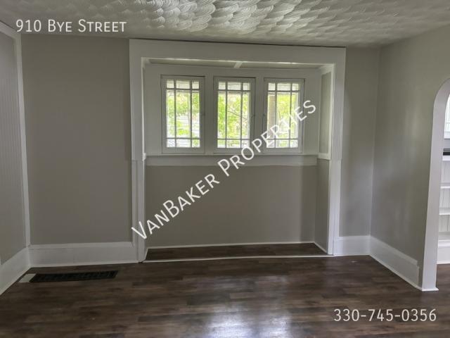 house 4 bedroom, Akron OH 44302 DS87906733