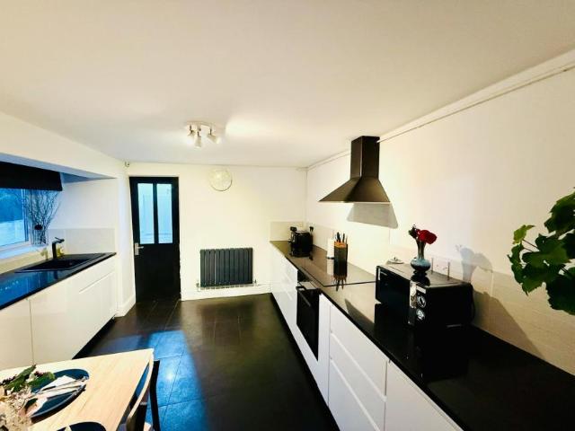 House 4 Bedroom For Rent Cardiff Cardiff 4599 ES102753632