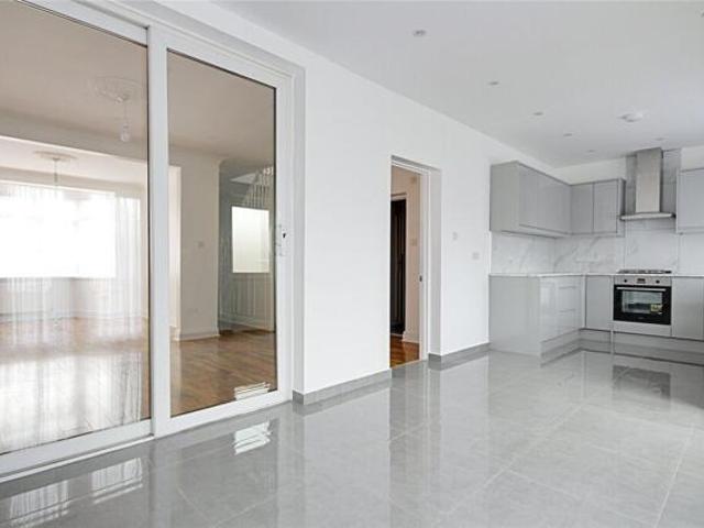 House 4 Bedroom For Rent Enfield Great London 2700 ES100164471
