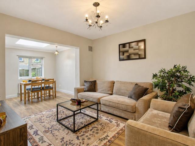House 4 Bedroom For Rent London London 13037 ES101953402