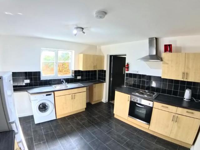 House 4 Bedroom For Rent Lenton East Midlands 2167 ES98286038