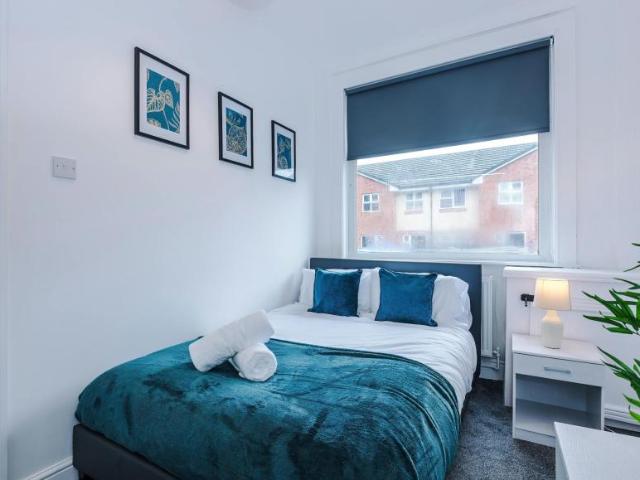 House 4 Bedroom For Rent Stoke on Trent Stoke on Trent 2300 ES98889226