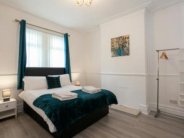 House 4 Bedroom For Rent Stoke on Trent Stoke on Trent 2650 ELS74068396