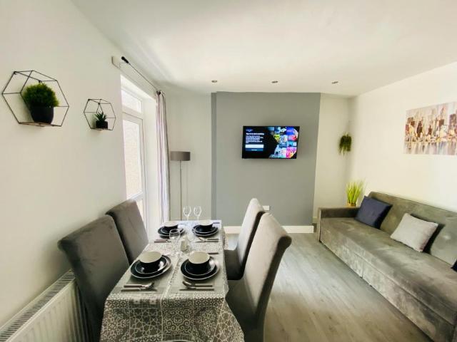 House 4 Bedroom For Rent Swansea Swansea 2500 ES72110395