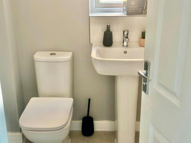 House 4 Bedroom For Rent Wolverhampton Wolverhampton 4902 ES80692686