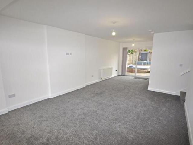 House 4 Bedroom For Rent Waltham Abbey Essex 2450 ES99337092