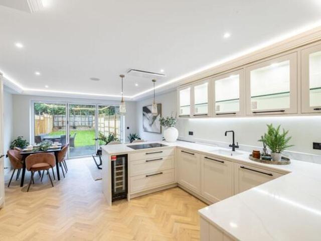 House 4 Bedroom For Sale Coulsdon Greater London 700000 ELS99161561