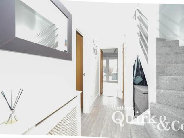 House 4 Bedroom For Sale Canvey Island Essex 425000 ELS98801102