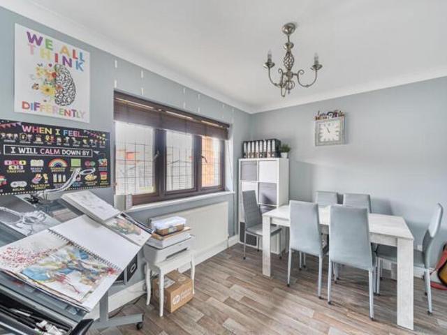 House 4 Bedroom For Sale Canvey Island Essex 425000 ELS98386715