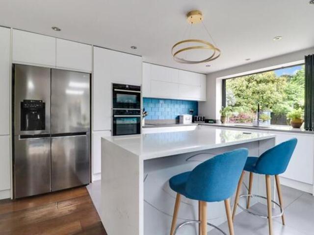 House 4 Bedroom For Sale Chessington Surrey 1100000 ES101316545