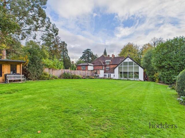 House 4 Bedroom For Sale Chertsey Surrey 1150000 ES100158587