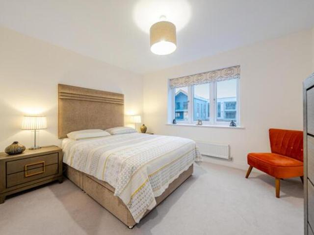 House 4 Bedroom For Sale Chertsey Surrey 859950 ES100786615