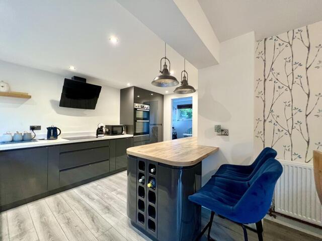 House 4 Bedroom For Sale Christchurch Dorset 395000 ES98204533