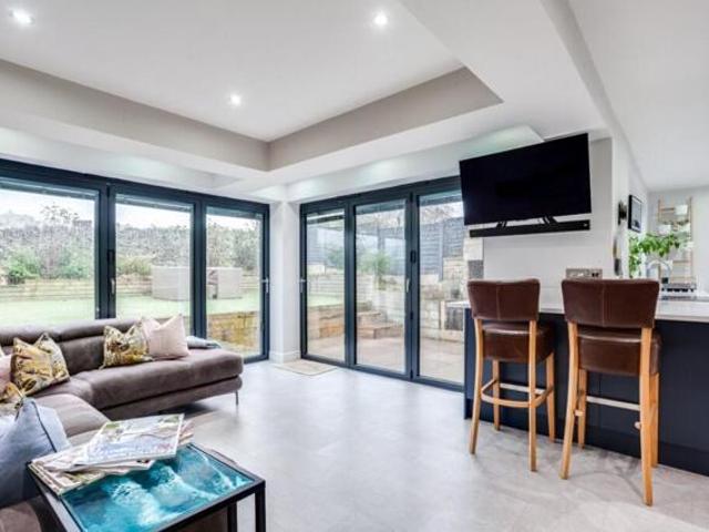 House 4 Bedroom For Sale Cleckheaton Kirklees 425000 ELS99808653