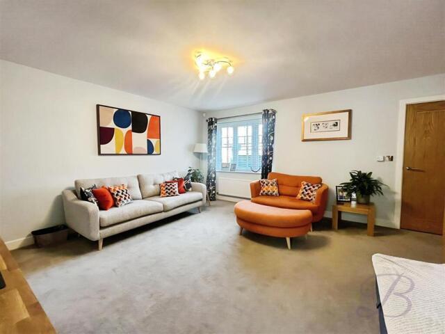 House 4 Bedroom For Sale Clowne Derbyshire 340000 ELS98765907