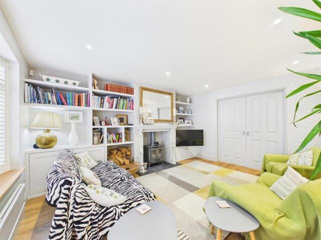 House 4 Bedroom For Sale Aylesbury Buckinghamshire 500000 ES100614769