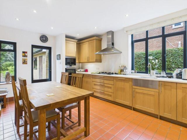 House 4 Bedroom For Sale Beaconsfield Buckinghamshire 1250000 ES101996050