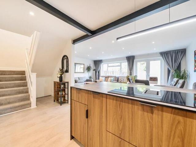 House 4 Bedroom For Sale Byfleet Surrey 565000 ELS99092573
