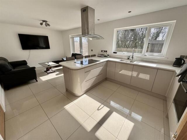 House 4 Bedroom For Sale Gorslas Gorslas 370000 ES100917497