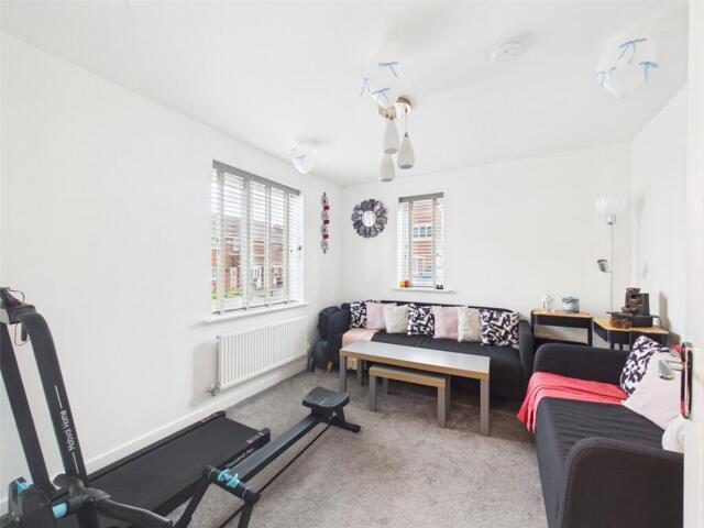 House 4 Bedroom For Sale Gloucester Gloucestershire 390000 ES101891873