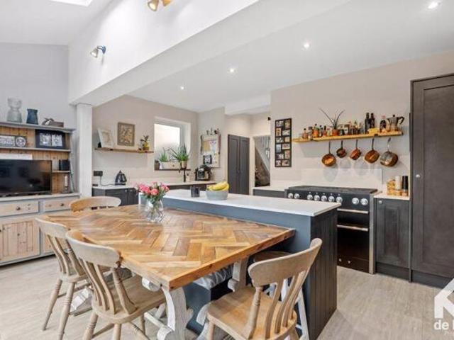 House 4 Bedroom For Sale Gloucester Gloucestershire 440000 ES100398562