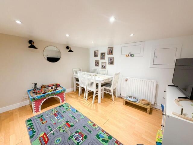 House 4 Bedroom For Sale Grantham Lincolnshire 190000 ES101100230
