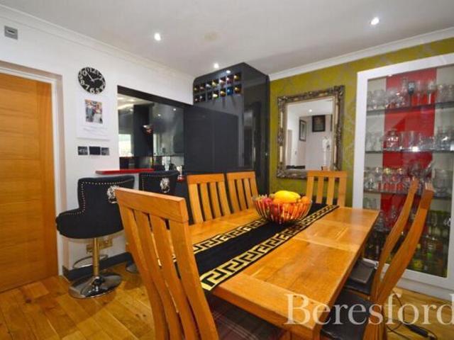 House 4 Bedroom For Sale Dagenham Greater London 475000 ELS98969078