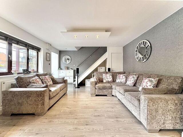 House 4 Bedroom For Sale Dudley Wolverhampton 325000 ES101892008