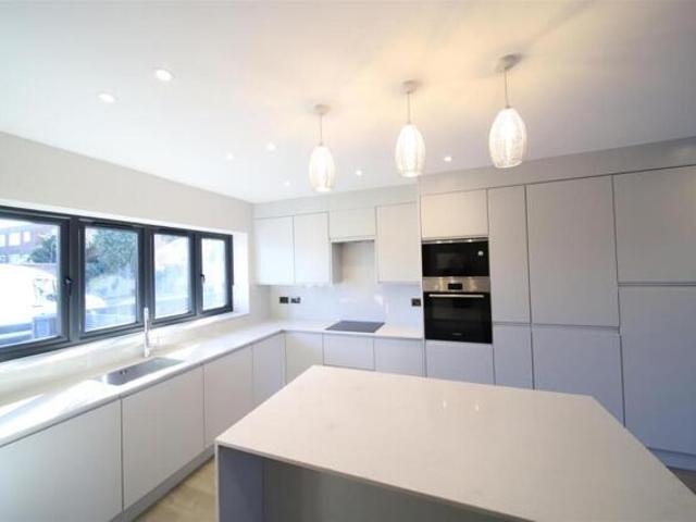 House 4 Bedroom For Sale Enfield Greater London 824995 ES100881403