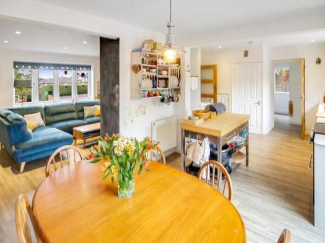 House 4 Bedroom For Sale East Grinstead West Sussex 700000 ES98649224