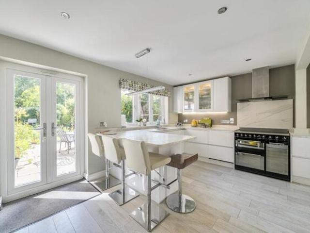House 4 Bedroom For Sale Fleet Hampshire 1000000 ELS101025331