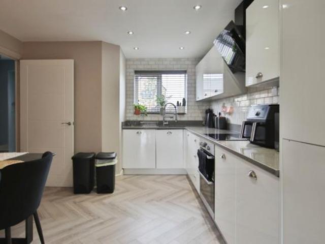 House 4 Bedroom For Sale Kingswood City Of Kingston Upon Hull 215000 ELS98612357