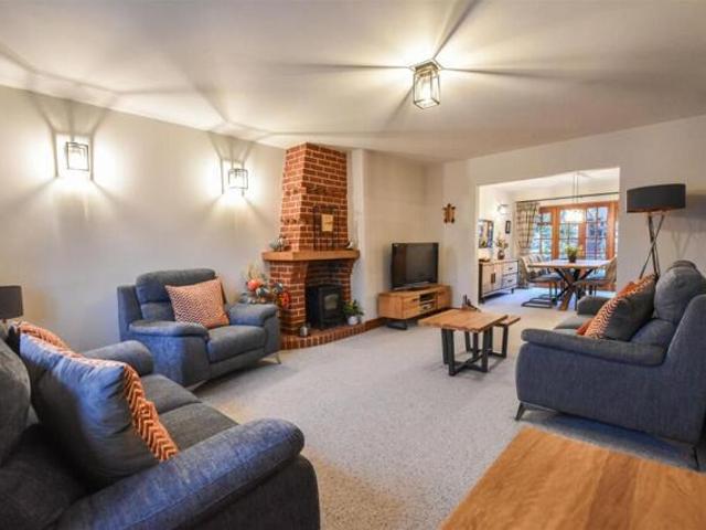 House 4 Bedroom For Sale Hook End Hook End 925000 ELS99161851