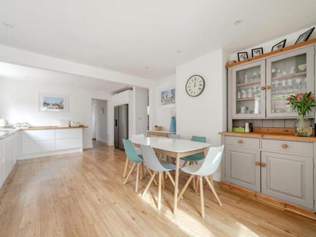 House 4 Bedroom For Sale Haslemere Surrey 950000 ES100855259