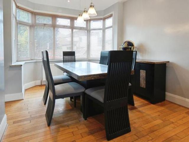 House 4 Bedroom For Sale Oldbury Sandwell 400000 ES98278222