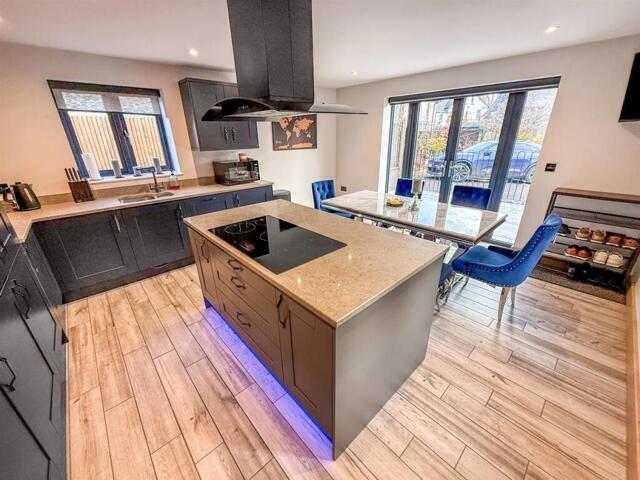 House 4 Bedroom For Sale Oswestry Shropshire 475000 ELS98386757