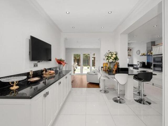 House 4 Bedroom For Sale London Greater London 1300000 ELS100132535