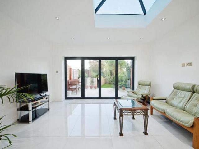 House 4 Bedroom For Sale London Greater London 900000 ELS99952199