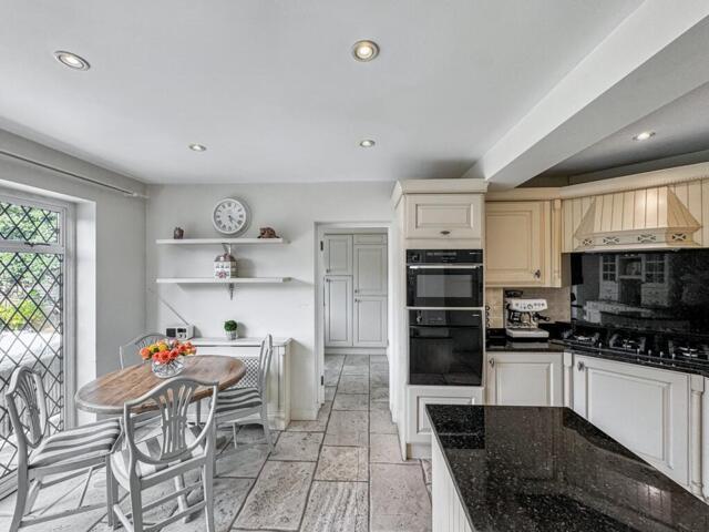 House 4 Bedroom For Sale Londres Greater London 1250000 ES99840010