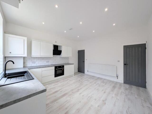 House 4 Bedroom For Sale Leeds Leeds 265000 ES100456443